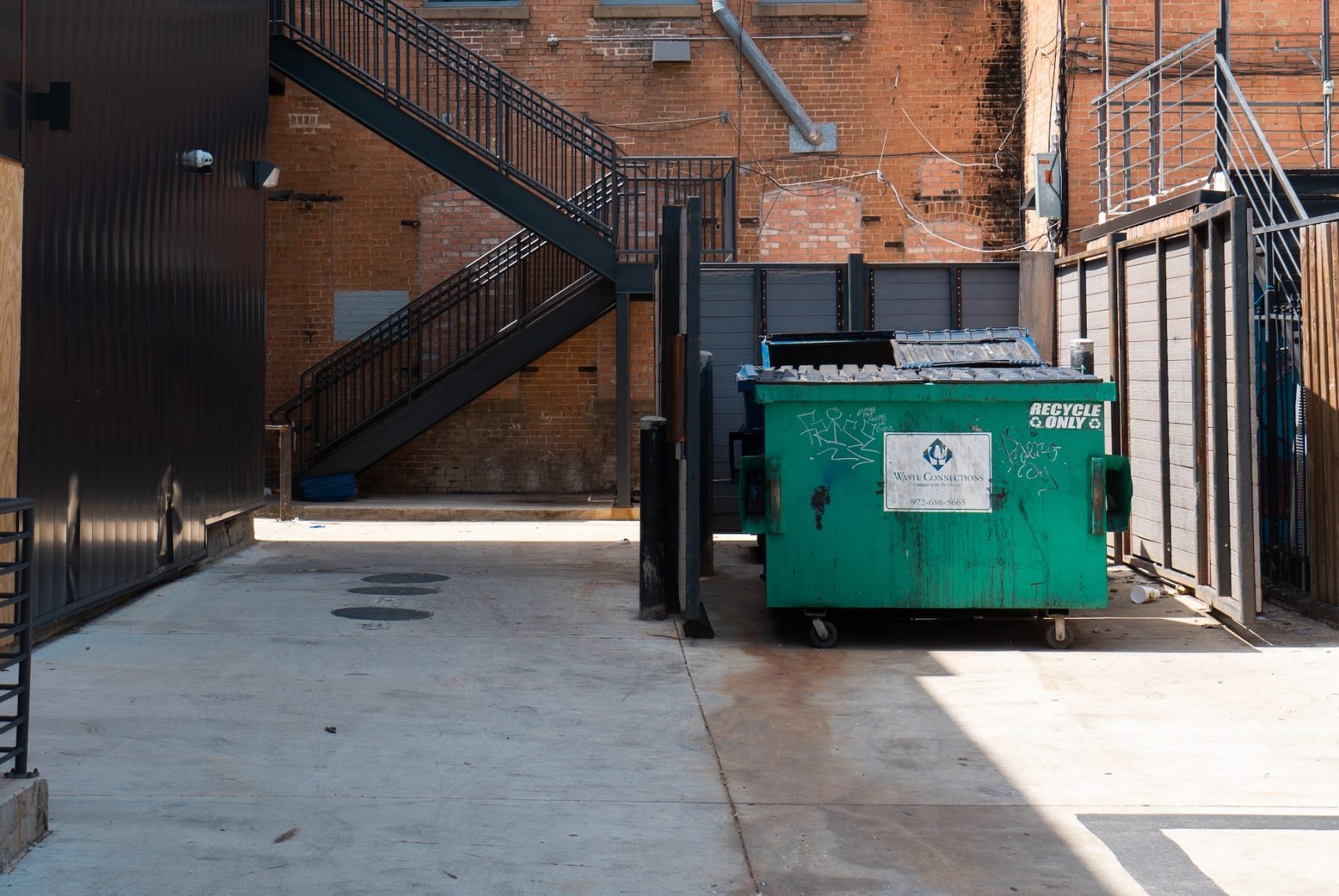 Signs You Need a Dumpster Hire for Your Clutter